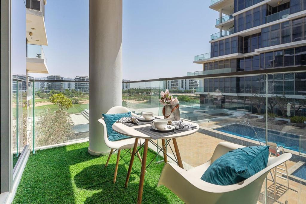 Frank Porter - Golf Promenade 3A, Dubai (updated prices 2026)