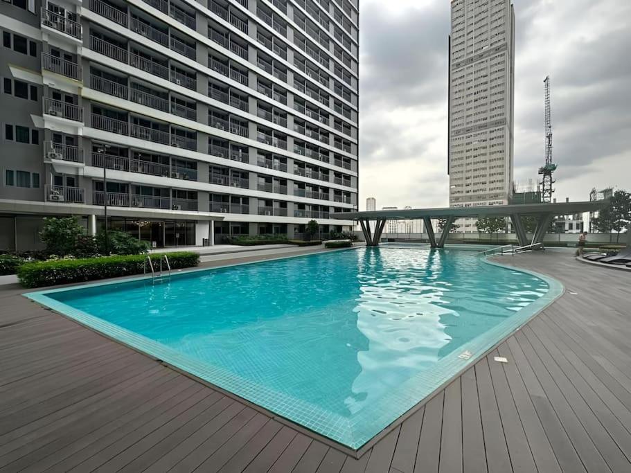 Fame Residences - Comfy 1BR Condo with Free Wi-Fi and Netflix, Manila ...
