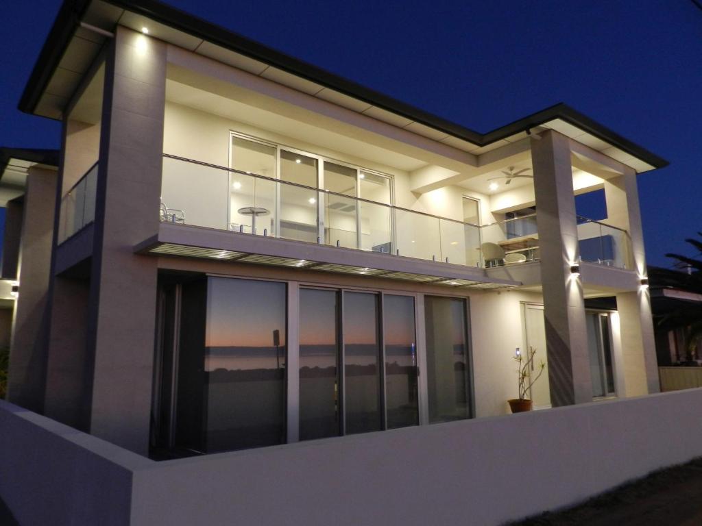 Beachfront Guesthouse Adelaide - stunning views, Largs (updated prices ...