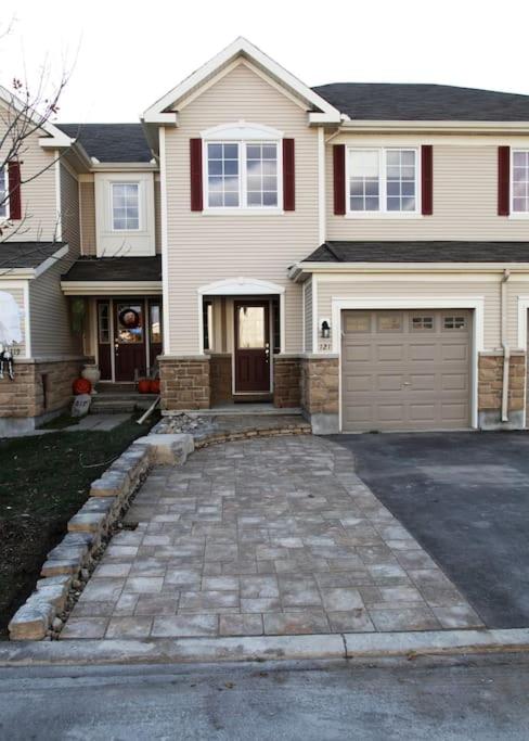 MarkG's Shack!, Ottawa (updated prices 2026)