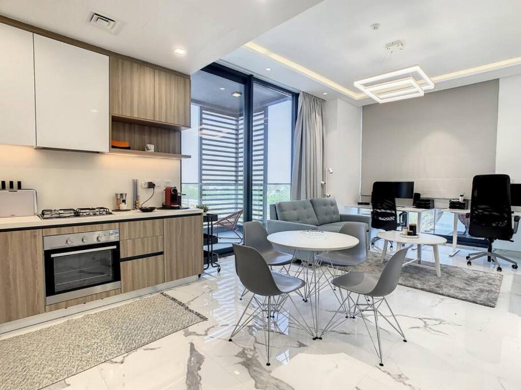 Key View - The Pinnacle Dubai Hills (OAE Дубай) - Booking.com