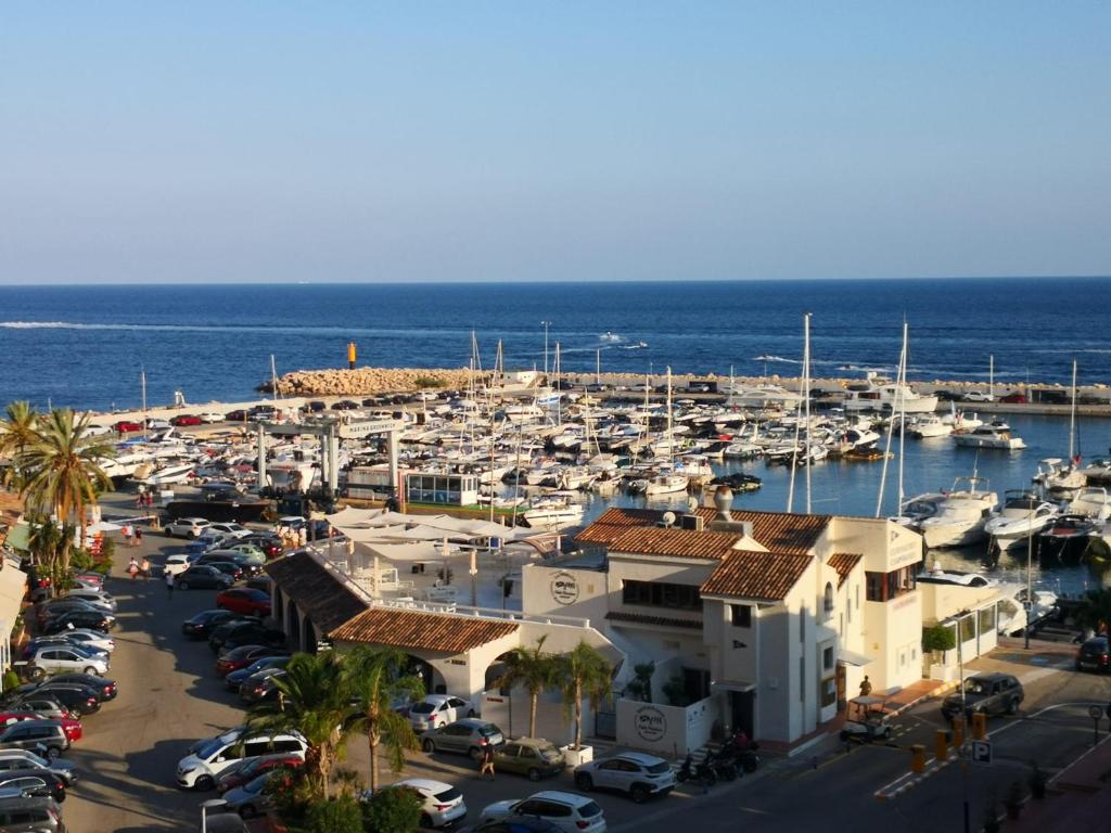 Precioso apartamento Altea en primera linea del Puerto de Campomanes ...
