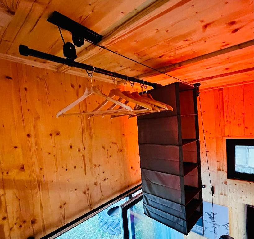 tiny house BARACZEK Brno-Jundrov, ulice Veslařská, Kamenný Mlýn (updated prices 2025)