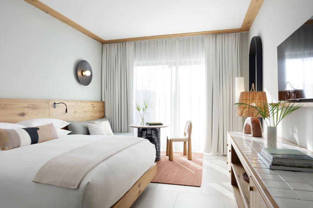 Hotel Indigo Grand Cayman, an IHG Hotel, Grand Cayman – Updated 2024 Prices