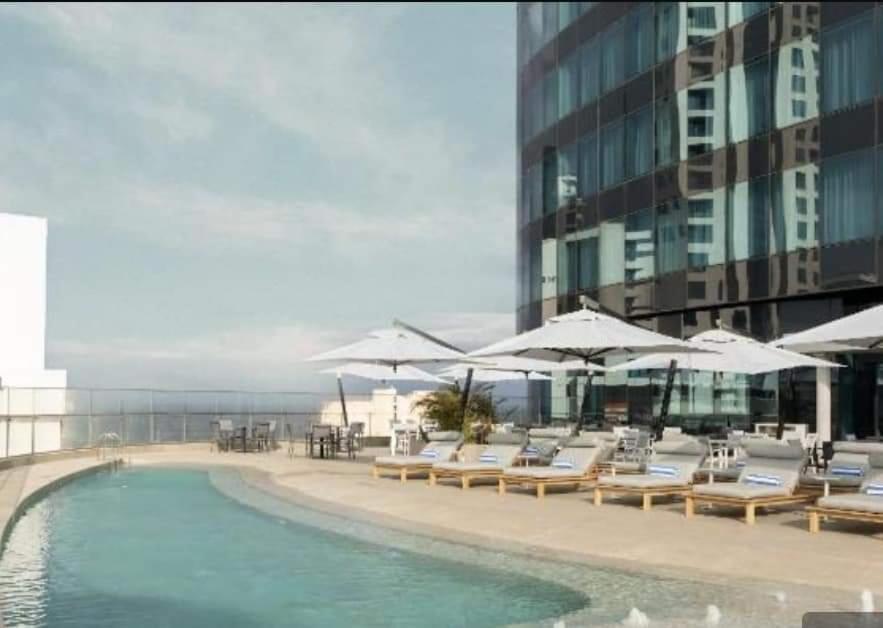 Oceans Apartments Balcony Suites in the Radisson Blu Hotel Building ...