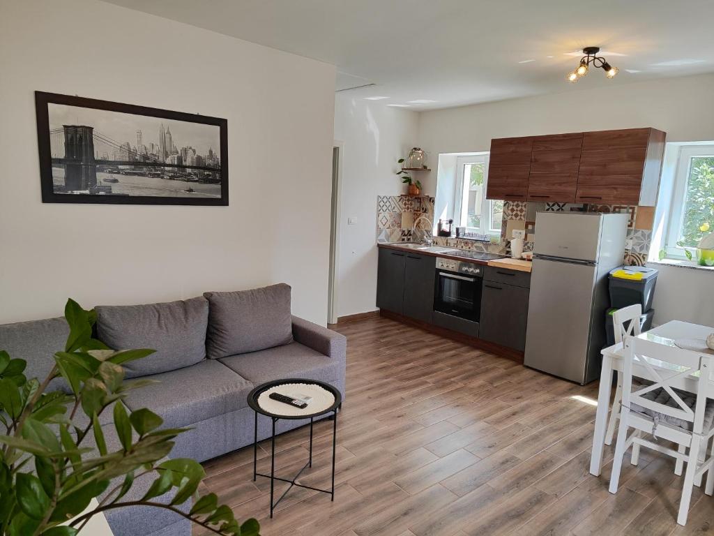 Una, Krasica (precios actualizados 2026)