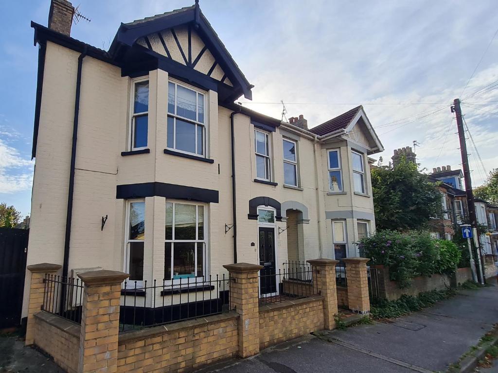 The Big Family Beach House, Lowestoft – Updated 2023 Prices