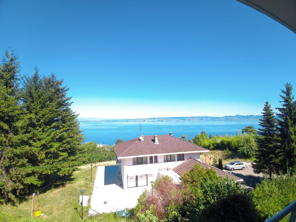 EVIAN LAC LEMAN, Neuvecelle (updated prices 2026)