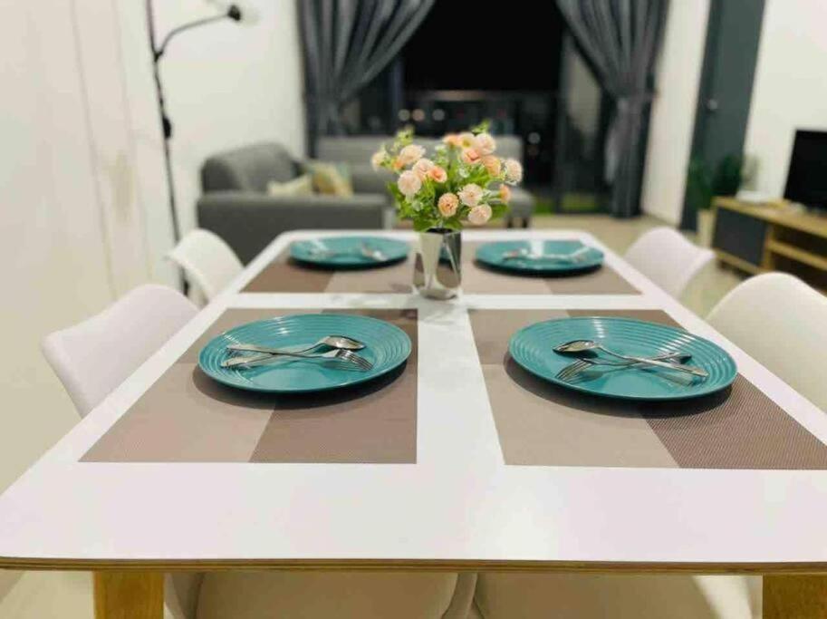 Luxury Condo l Sunway Pyramid l Free WiFi l Netflix l Infinity Pool ...