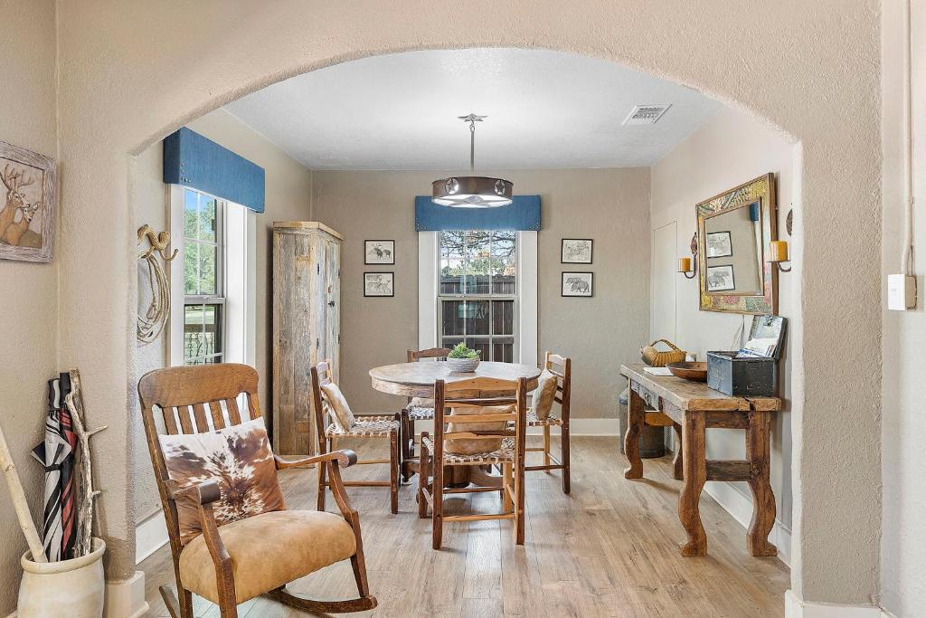 The Cowboy House, Alpine (updated prices 2026)