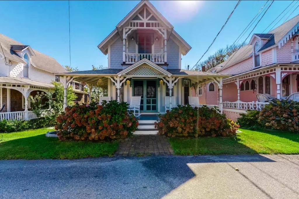 Queen's Vintage Cottage, Oak Bluffs – Updated 2024 Prices