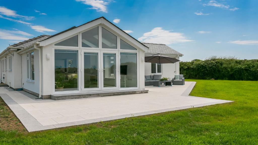 Nyth y Gwdihw, Llanfaelog (updated prices 2026)