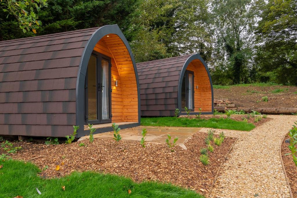 The Plough Inn Cabins, Finstock (updated prices 2026)