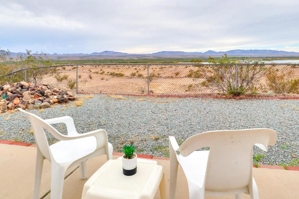 Topock Golden Shore Oasis with Sunset and Mtn Views, Topock (updated ...