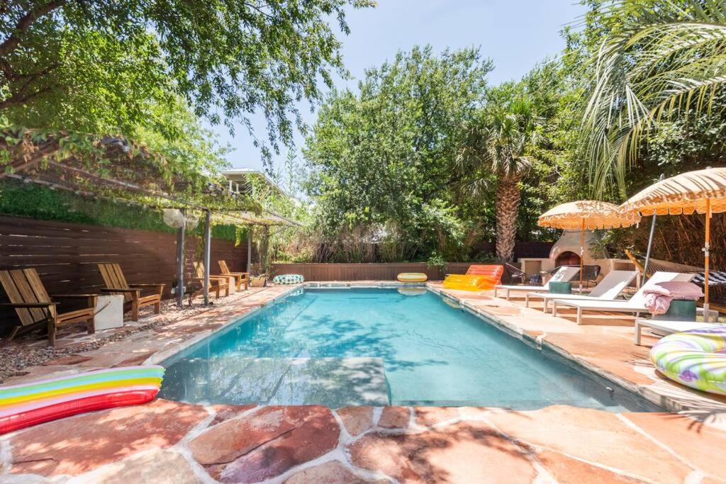 Luxury Alamo City Retreat! Pool, Fire Pit, & Games, San Antonio ...