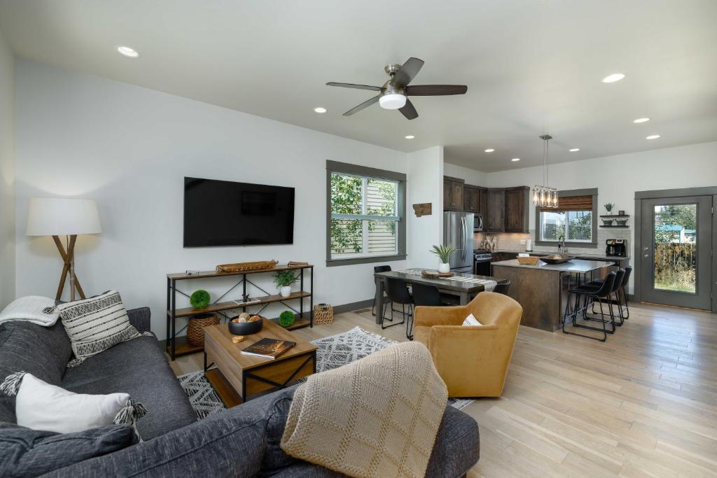 New! Modern home with garage converted game room!, Bozeman (updated ...