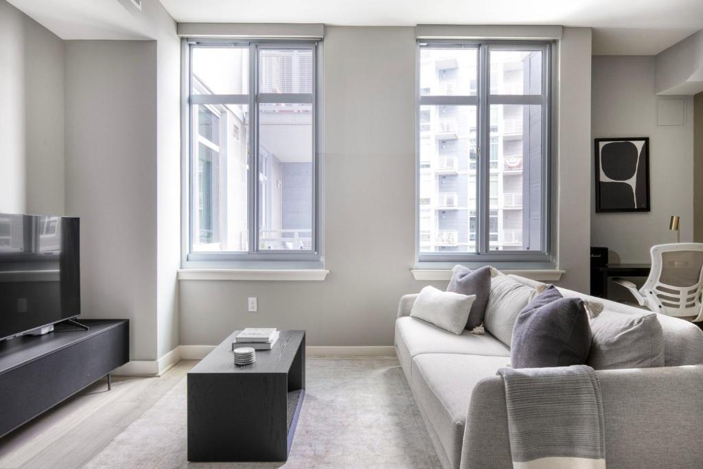 Navy Yard jr 1br w ev charging gym nr sports WDC-718, वाशिंगटन की (2026 ...