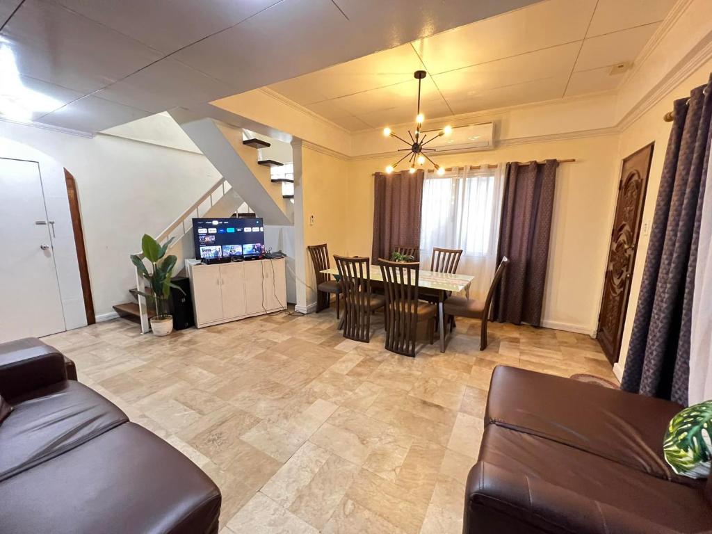 HOUSE A - Bahay Bakasyunan in New intramuros Village, Old balara Q.C ...