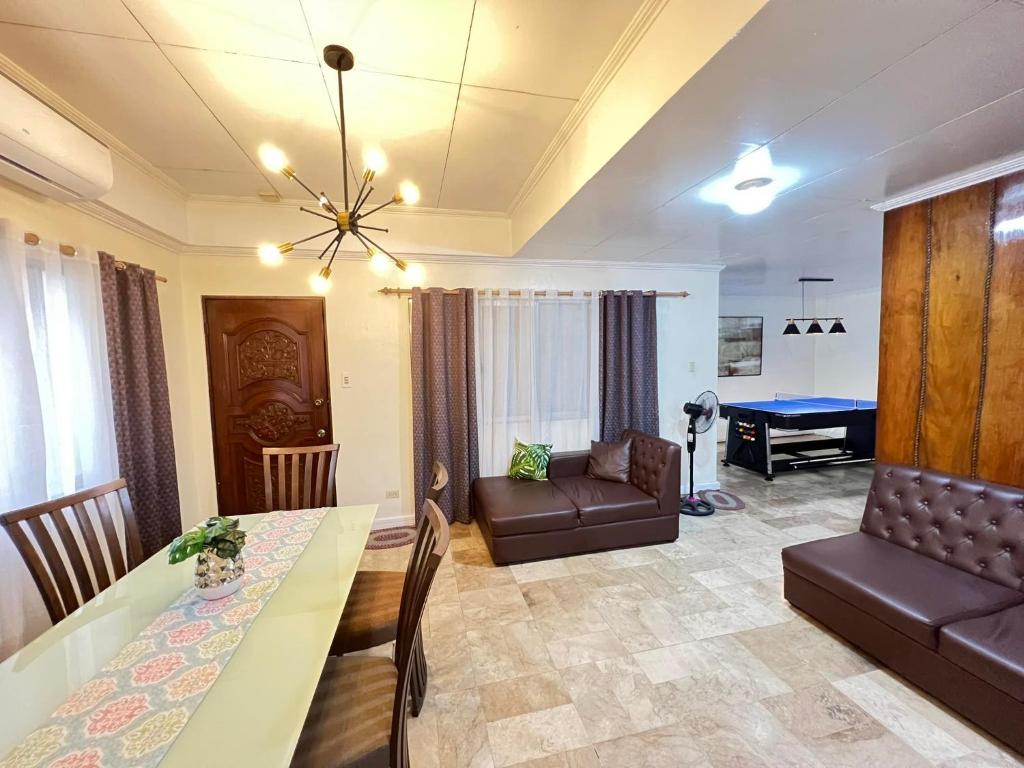 HOUSE A - Bahay Bakasyunan in New intramuros Village, Old balara Q.C ...