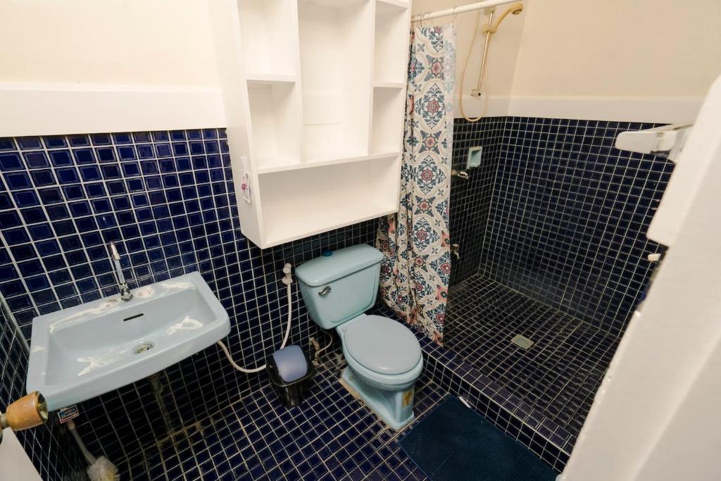 HOUSE A - Bahay Bakasyunan in New intramuros Village, Old balara Q.C ...