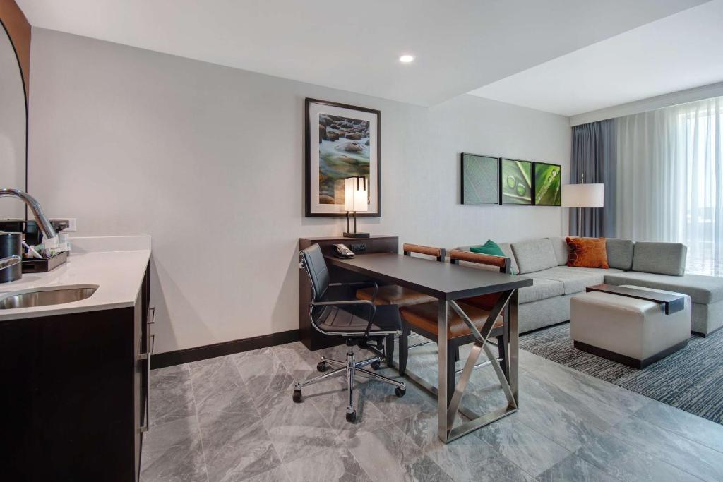 Embassy Suites By Hilton Alpharetta Halcyon, Alpharetta (updated prices ...