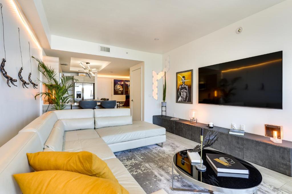 High-End Miami Condo with City and Bay Views!!!, Miami (updated prices ...