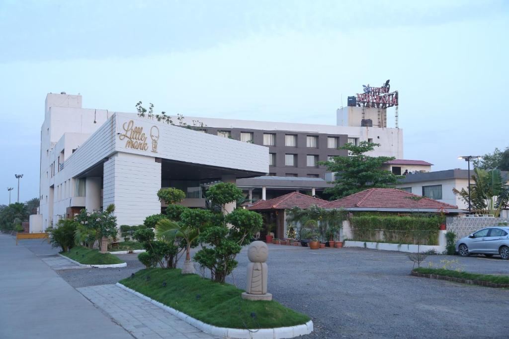 Monk's Nirvanaa Hotel & Resort, Indore (updated prices 2026)
