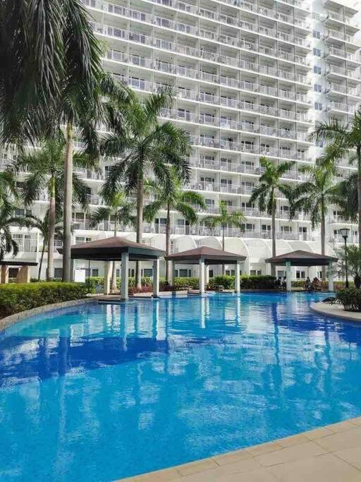 Shell Suite infront Mall of Asia w/ Netflix Wifi, Manila (aktualisierte ...