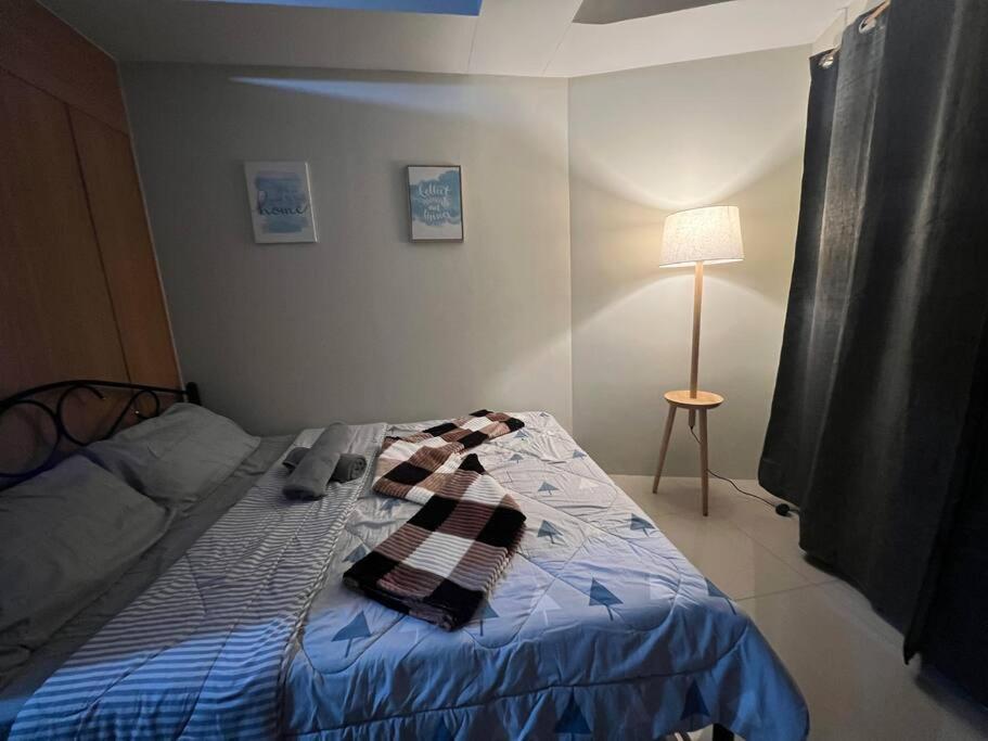 Apartment Shell Suite infront Mall of Asia w/ Netflix Wifi, Manila ...