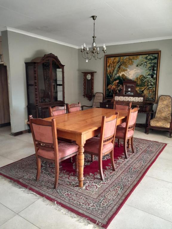 Harties Lodge - Holiday Home 8 Sleeper, Hartbeespoort (updated prices 2026)