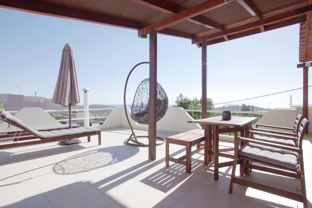 Taratsa spacious studio/room with amazing sea view, Kalívia Thorikoú ...