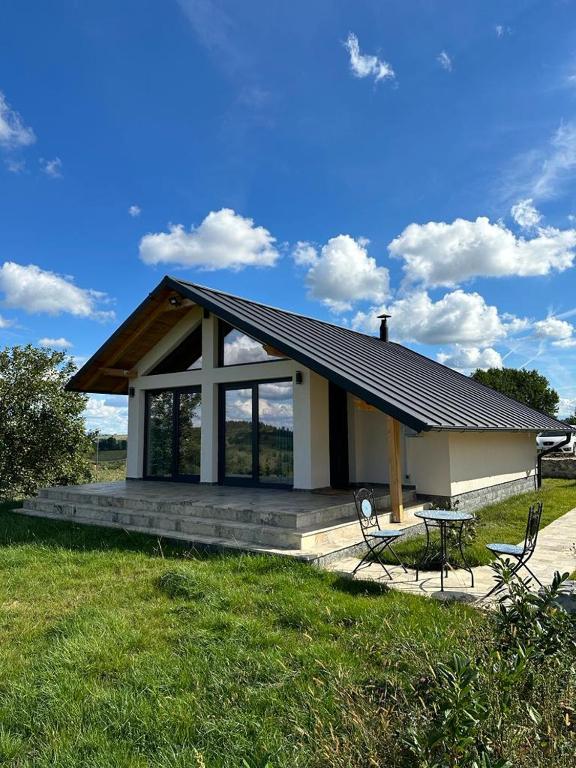 Casa moderna in Sinteu - intersectia intre modern si linistea naturii ...