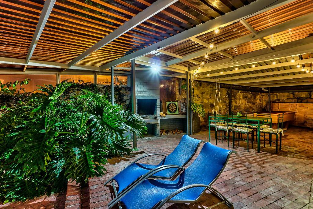 Self Check In, Killer Views, Pool, Back up Power, Pool Table, Kapstadt ...