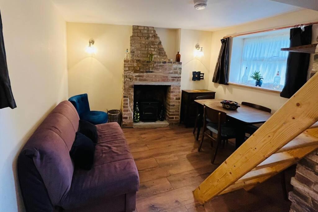 Cute and Cosy Little Cottage, Heathfield (updated prices 2025)