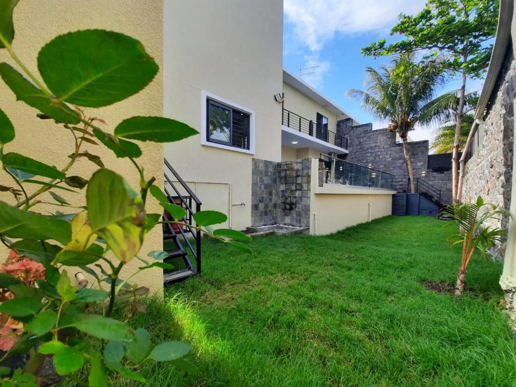Royal Residence B2 - Gated Semi Detached Villa In Pereybere, Grand Baie ...