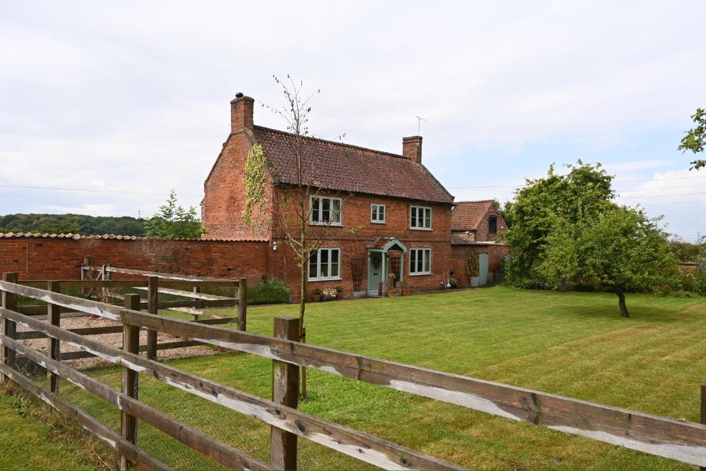 Leo's Holiday Cottage, Doddington (updated prices 2026)