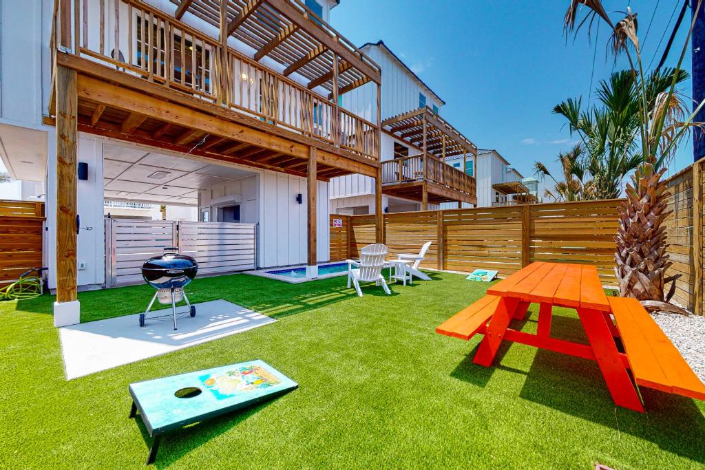 DDA New Beach House with Boardwalk and Golf Cart, Port Aransas (updated ...