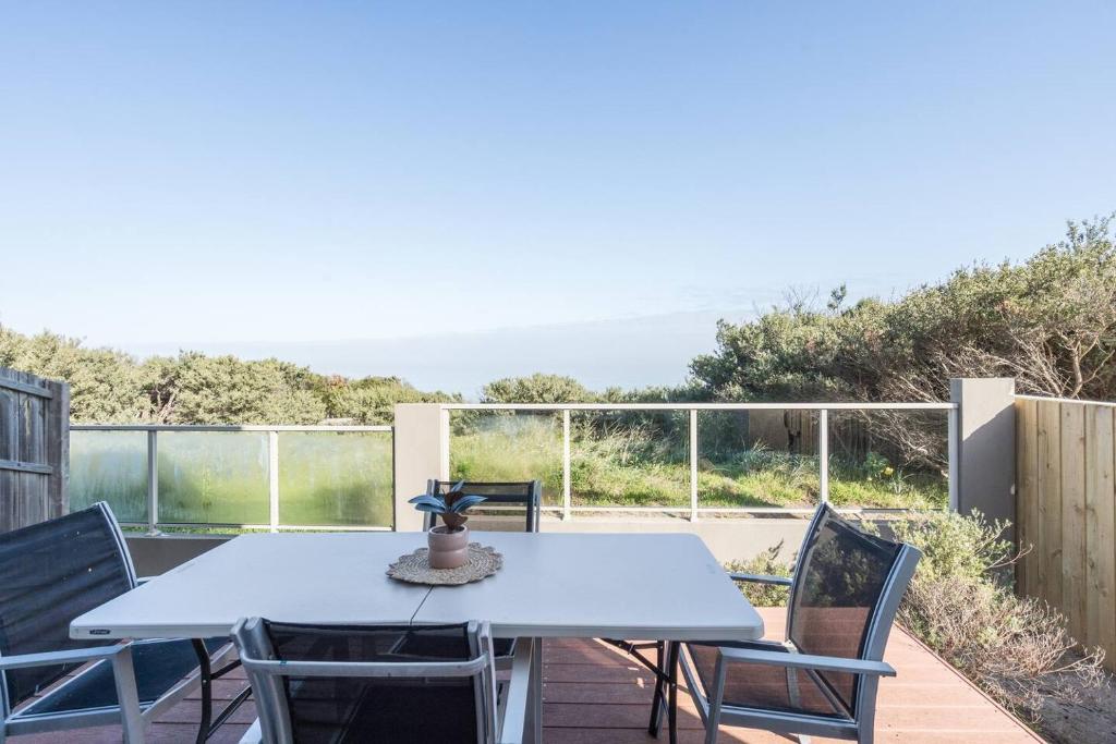 'Tides and Treasures' Unveil a Bonbeach Beachfront Bliss, Melbourne ...