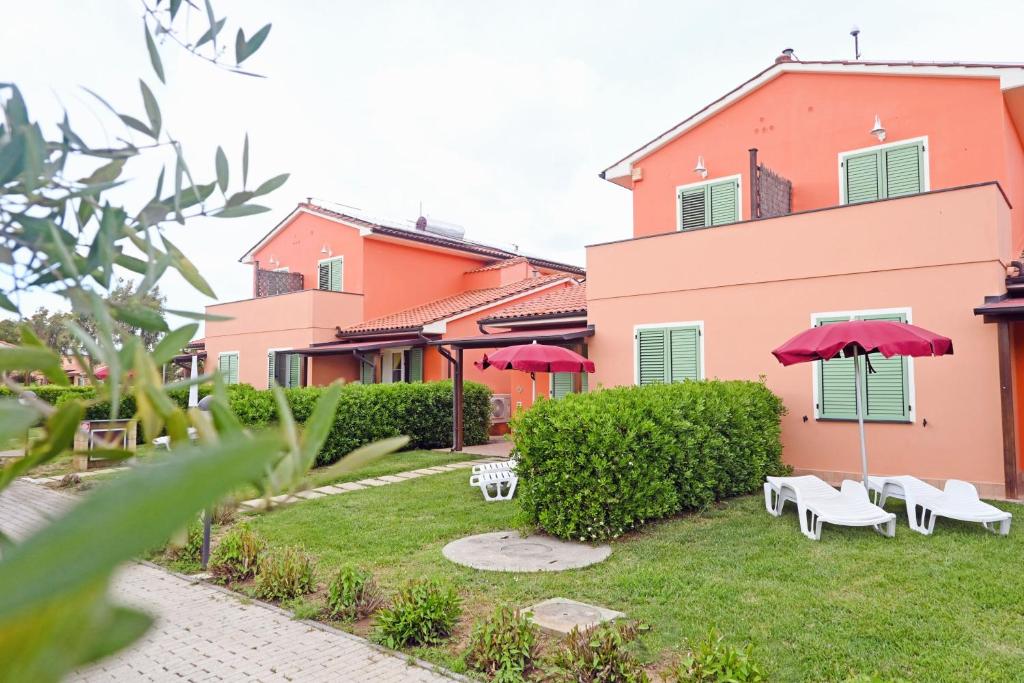 ISA-Residence with swimming pool in Mazzanta at only 600 meters from ...