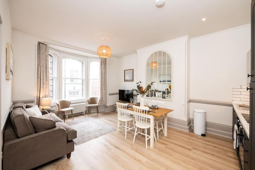 3 Castle Mews, Salisbury (updated prices 2026)