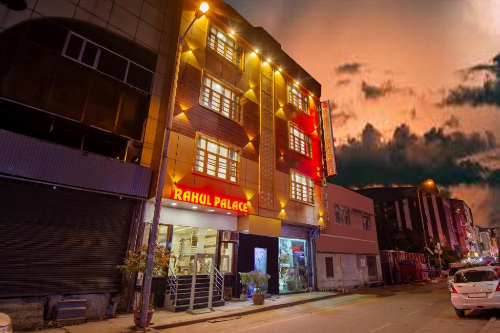 Rahul Palace By Golden Tree Near Metro station and Ajmal Khan Market ...