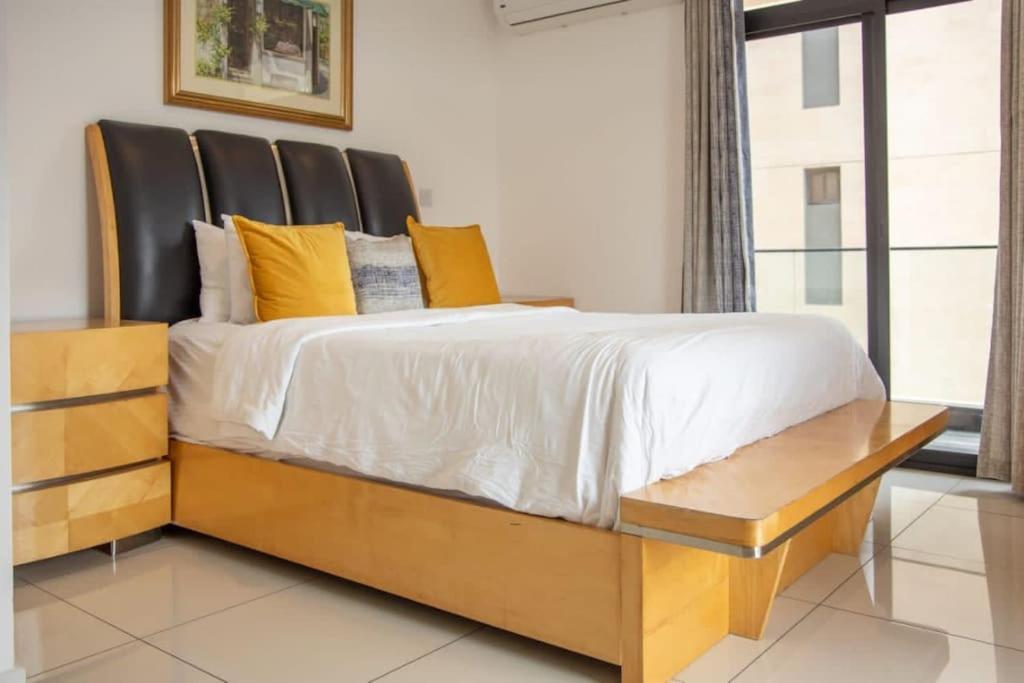 Sunshine Large 1Bed + Big Balcony @Embassy Gardens, Cantonments ...