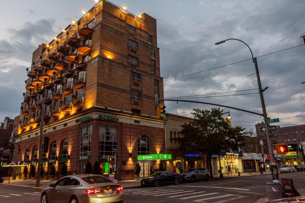 The Avenue Plaza, Brooklyn (updated prices 2026)