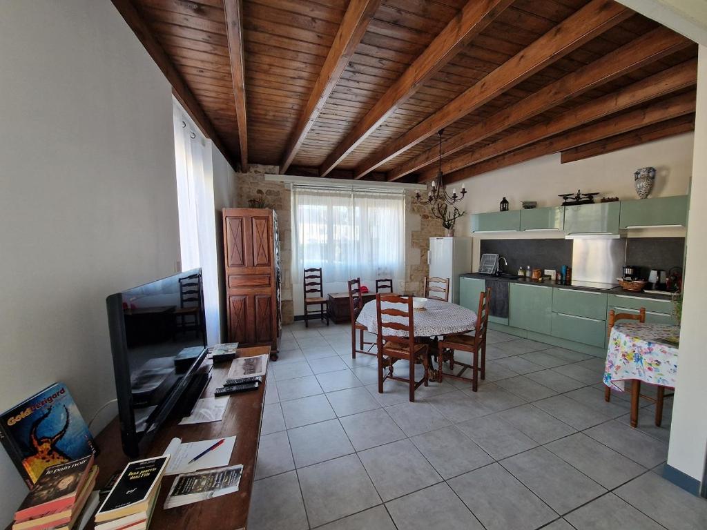 Chez Sarah, Javerlhac-et-la-Chapelle-Saint-Robert (updated prices 2026)