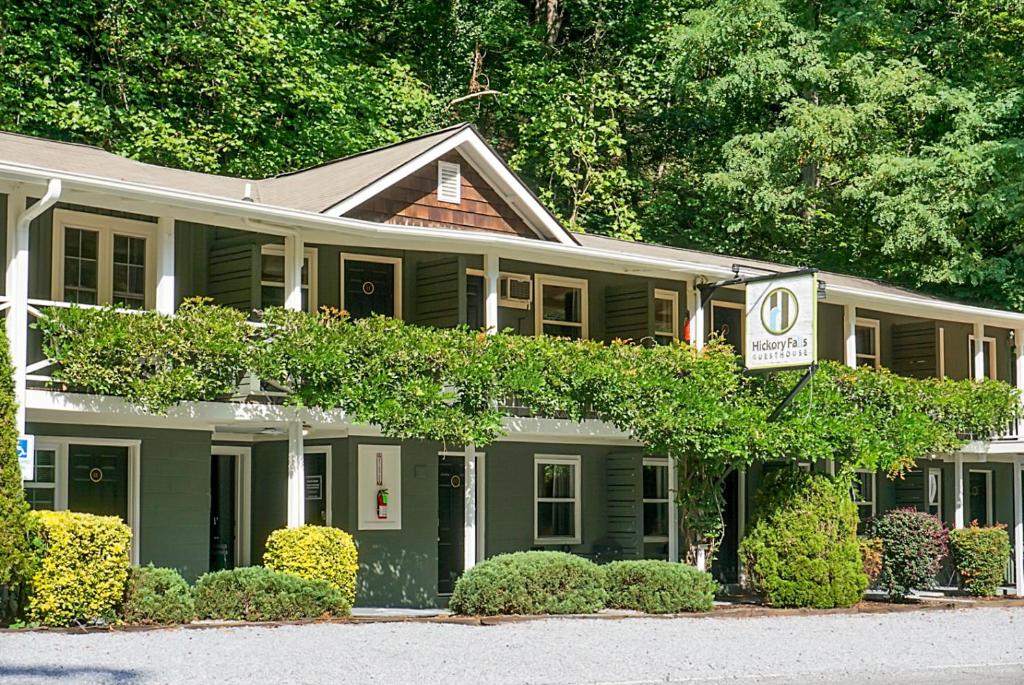 Hickory Falls Inn, Chimney Rock, NC - Booking.com