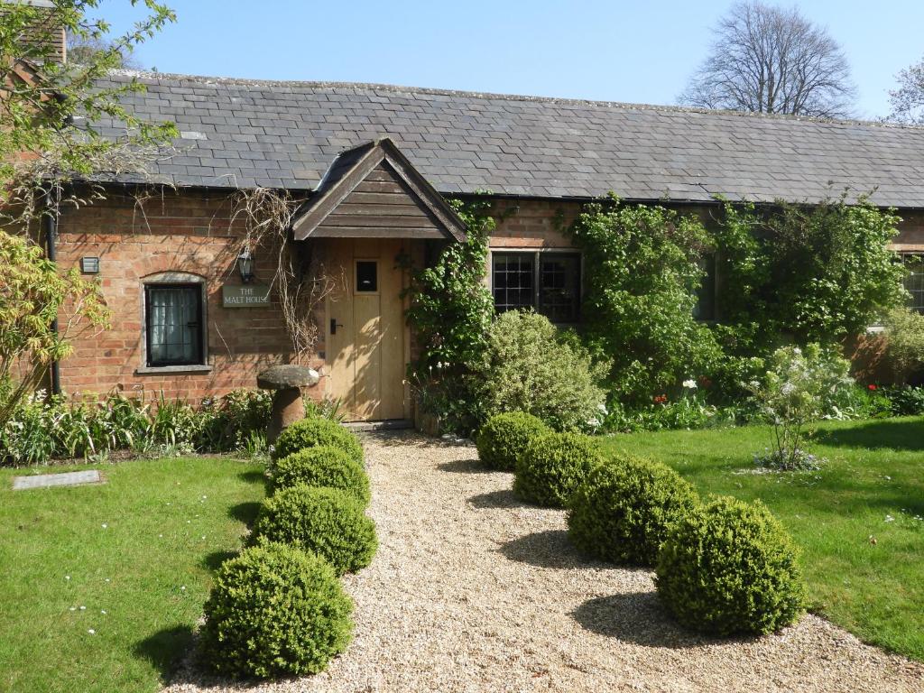 The Stables, Charlecote (updated prices 2026)