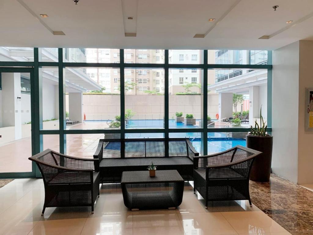 BGC Staycation at Casa Lucca 200mbps wifi, Manila – Updated 2024 Prices