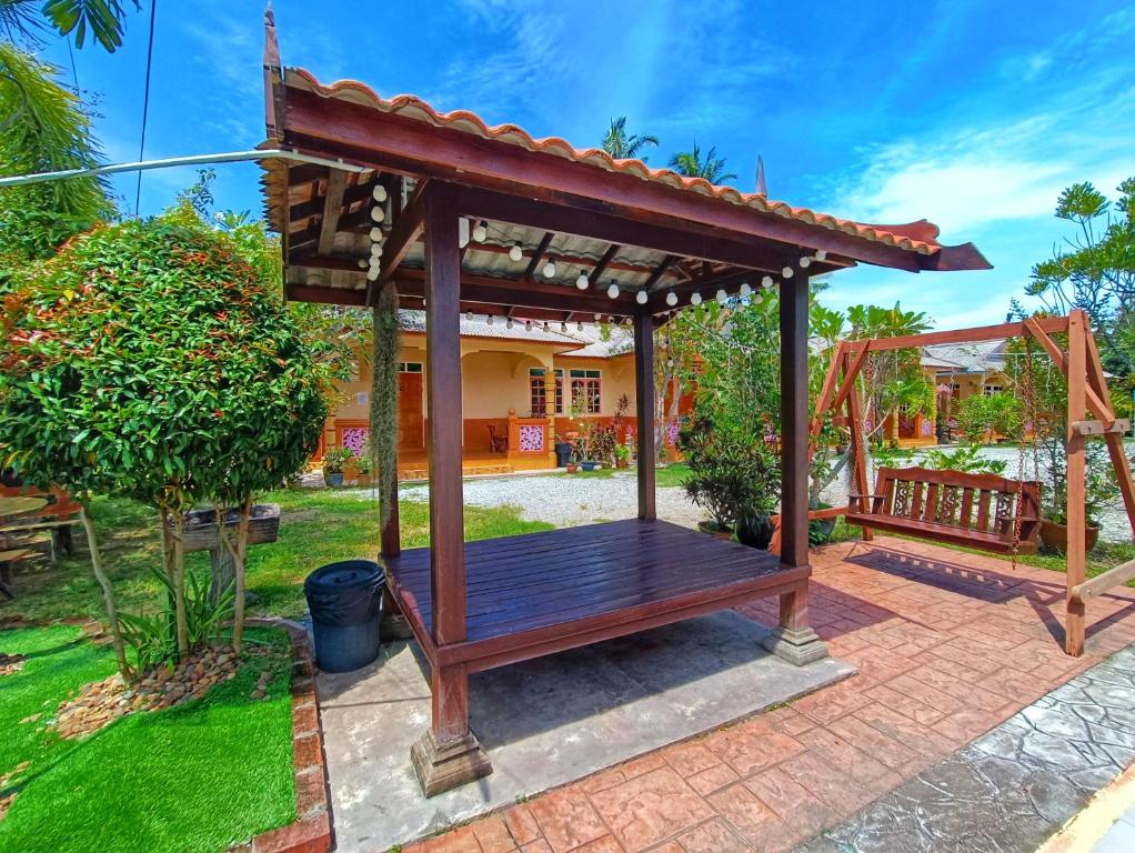 Chalet Yunie Marang by RVH, Kampong Ru Dua (updated prices 2025)