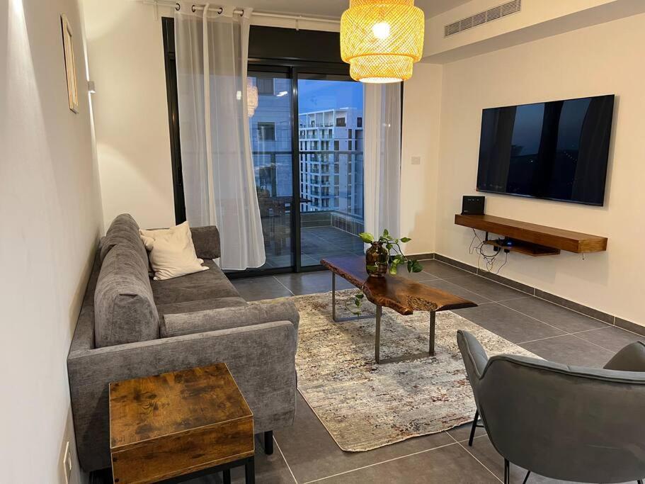 8th floor beach side new apt, Or ‘Aqiva (updated prices 2026)