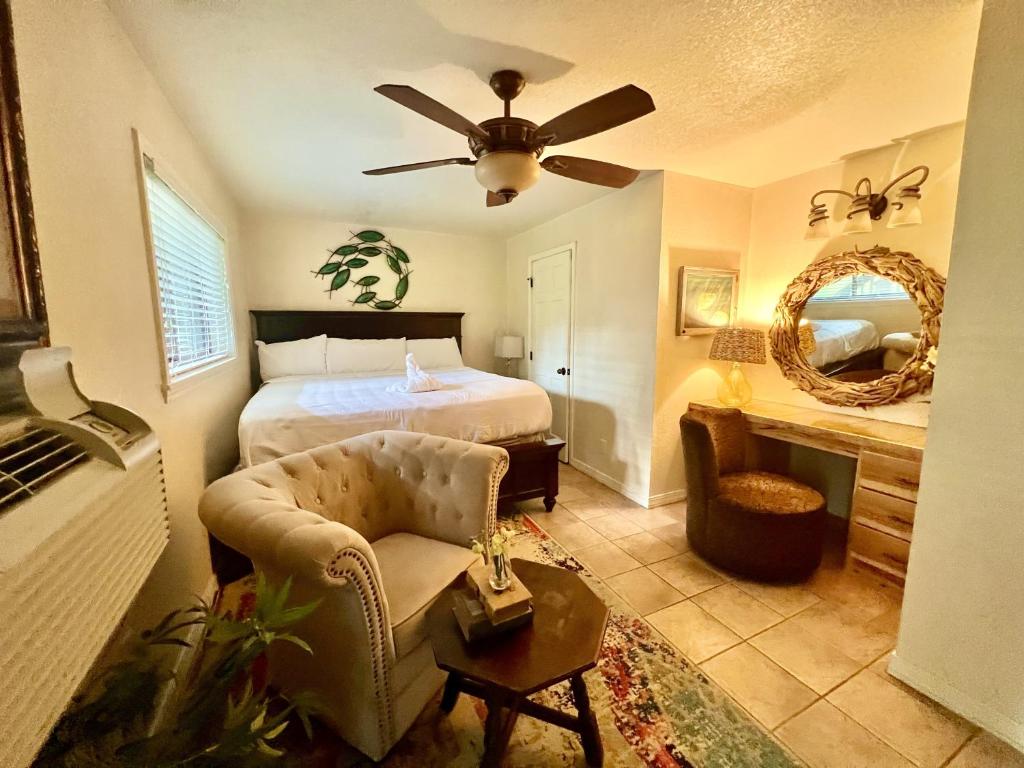 Poolside King Cabana with full kitchen, king bed, sleeper sofa and pool ...